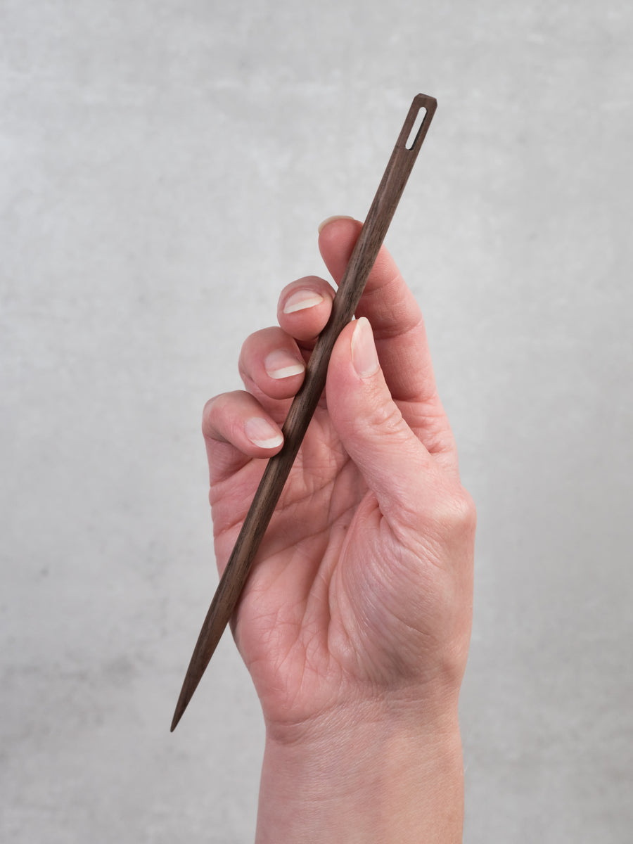 Walnut Tapestry Needle – Spruce & Linen