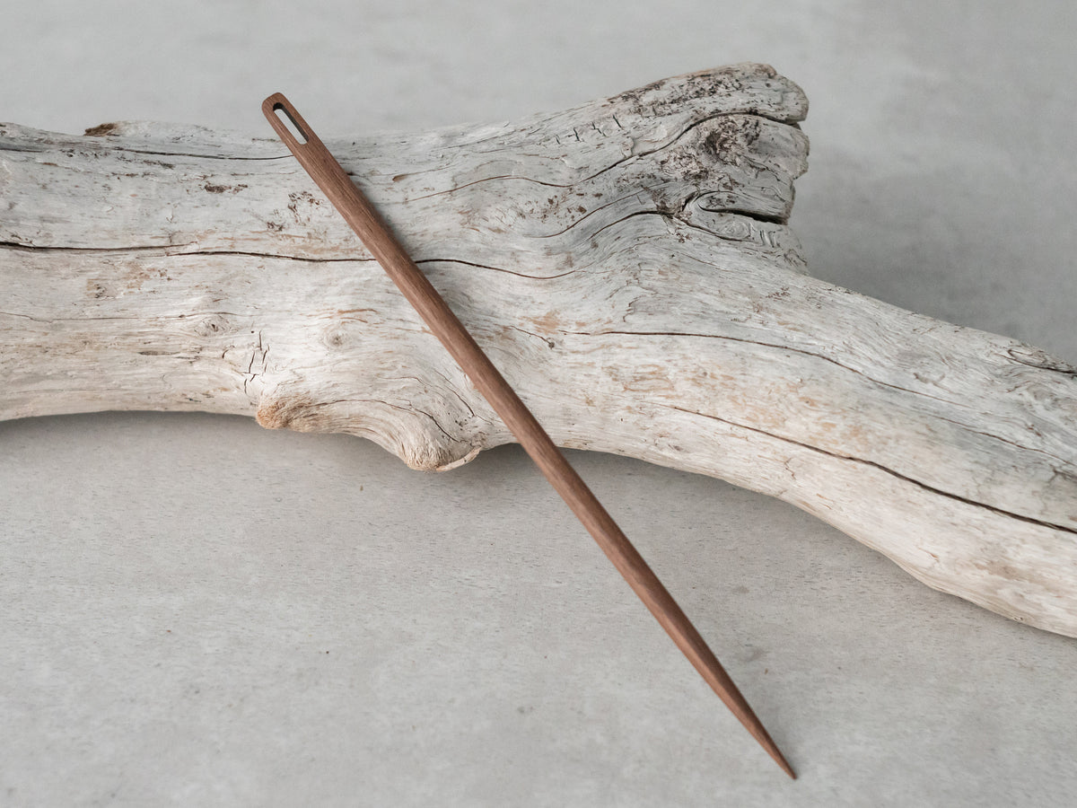 Walnut Tapestry Needle – Spruce & Linen
